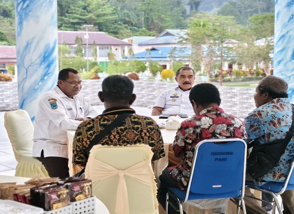 Bupati dan Wakil Bupati Raja Ampat Buka “Teras Layanan”: Terima ...