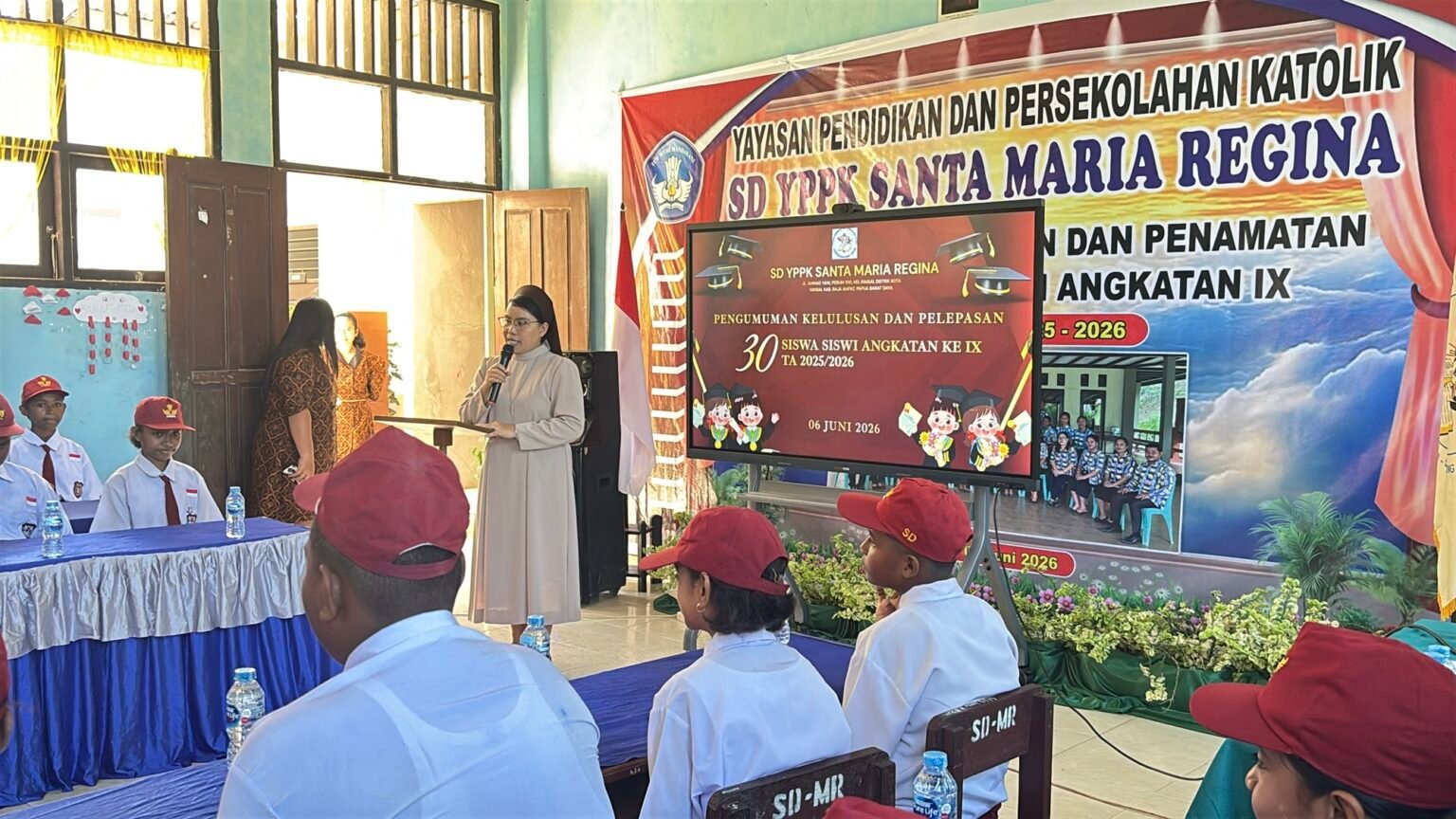 Penuh Haru, SD YPPK Santa Maria Regina Waisai Resmi Lepas 30 Siswa ...